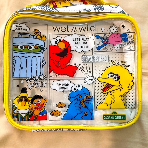 wet n wild | Makeup | Nwt Wet N Wild Sesame Street Bag | Poshmark